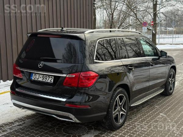 Melns Mercedes-Benz GL 350 2013 Rīga, ar dzinēja tilpumu 3.00 L un nobraukumu 0 tūkst. km par 19990 €, foto 5 vietnē AUTOMOTO.COM.LV