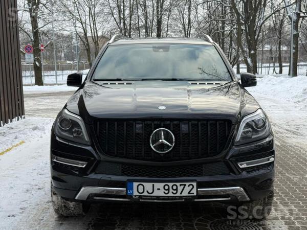 Melns Mercedes-Benz GL 350 2013 Rīga, ar dzinēja tilpumu 3.00 L un nobraukumu 0 tūkst. km par 19990 €, foto 8 vietnē AUTOMOTO.COM.LV