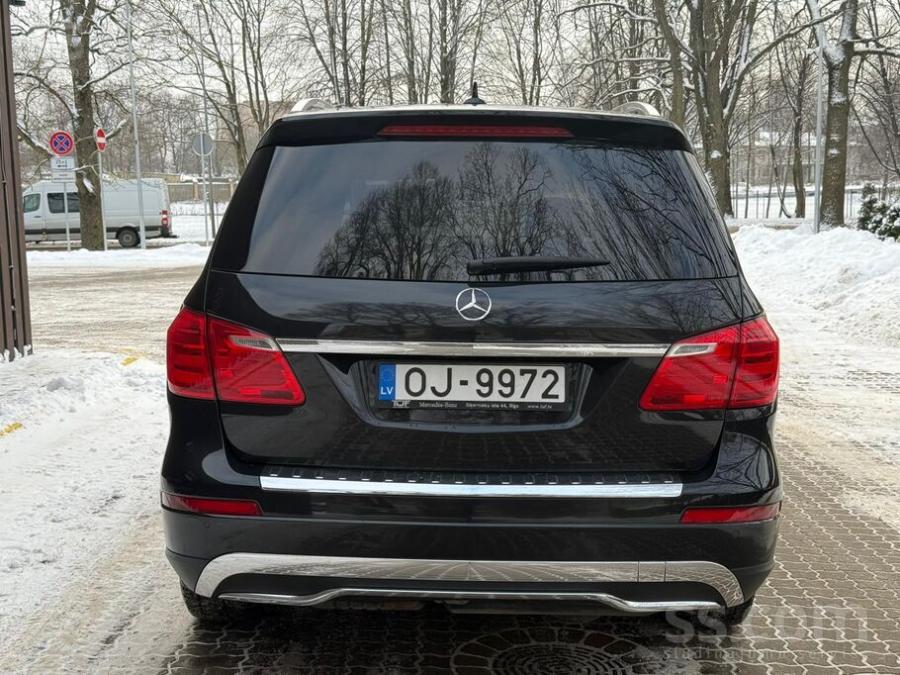 Melns Mercedes-Benz GL 350 2013 Rīga, ar dzinēja tilpumu 3.00 L un nobraukumu 0 tūkst. km par 19990 €, foto 9 vietnē AUTOMOTO.COM.LV
