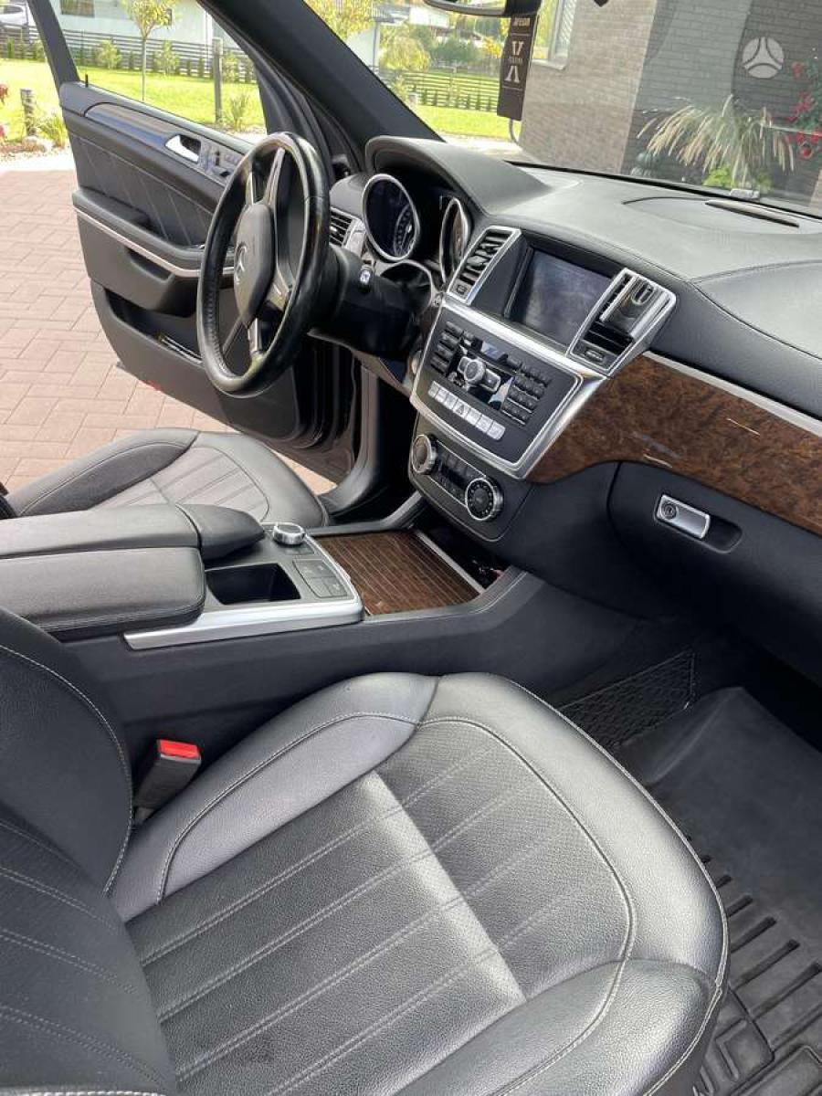 Melns Mercedes-Benz GL 350 2013 Alīta, ar dzinēja tilpumu 3.00 L un nobraukumu 254 tūkst. km par 20300 €, foto 11 vietnē AUTOMOTO.COM.LV