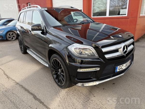 Black Mercedes-Benz GL 350 2013 in Riga, with an engine capacity of 3.00 L and mileage of 232 thousand km for 21800 €, photo 2 on AUTOMOTO.COM.LV