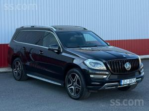 Black Mercedes-Benz GL 350 2013 in Riga, with an engine capacity of 3.00 L and mileage of 0 thousand km for 17990 €, photo 3 on AUTOMOTO.COM.LV