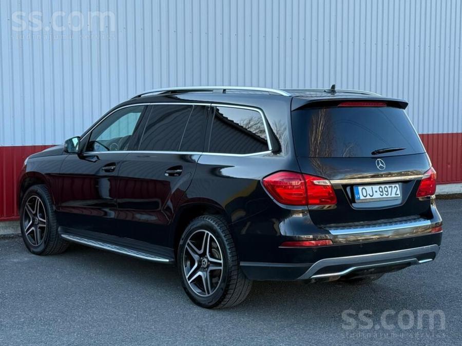 Black Mercedes-Benz GL 350 2013 in Riga, with an engine capacity of 3.00 L and mileage of 0 thousand km for 17990 €, photo 5 on AUTOMOTO.COM.LV