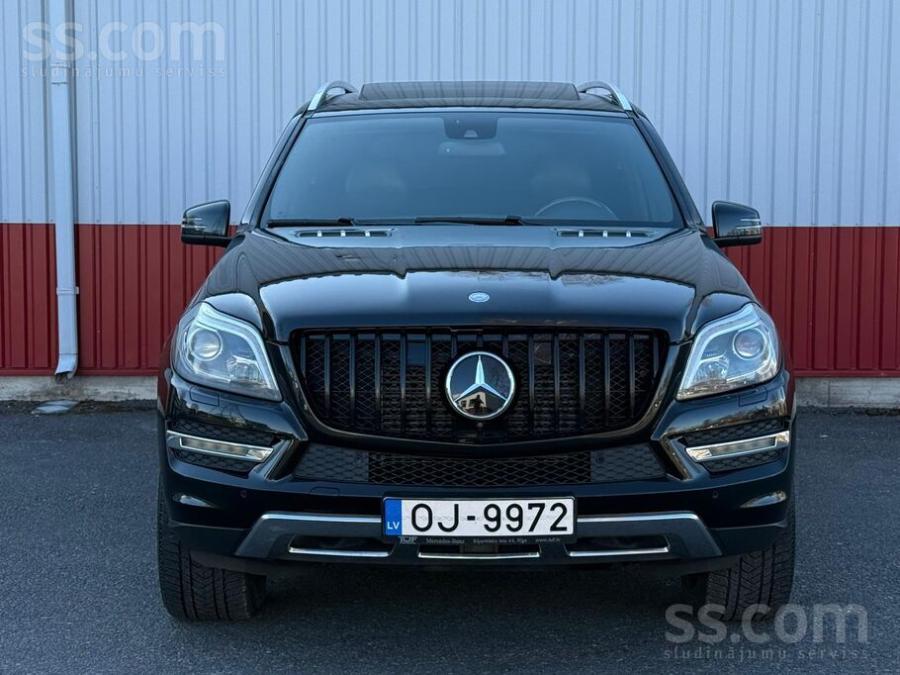Black Mercedes-Benz GL 350 2013 in Riga, with an engine capacity of 3.00 L and mileage of 0 thousand km for 17990 €, photo 7 on AUTOMOTO.COM.LV