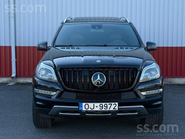 Black Mercedes-Benz GL 350 2013 in Riga, with an engine capacity of 3.00 L and mileage of 0 thousand km for 15990 €, photo 6 on AUTOMOTO.COM.LV