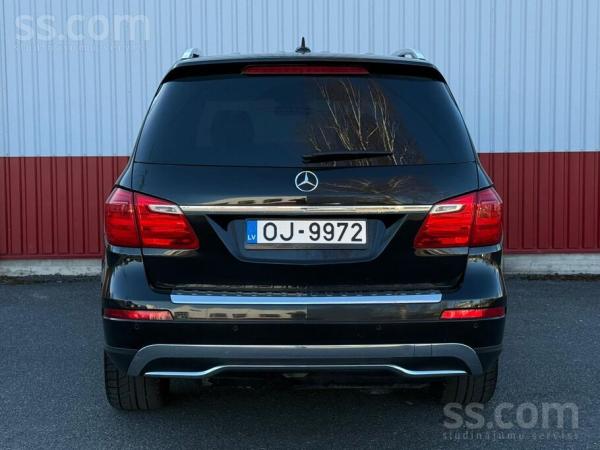 Black Mercedes-Benz GL 350 2013 in Riga, with an engine capacity of 3.00 L and mileage of 0 thousand km for 15990 €, photo 7 on AUTOMOTO.COM.LV