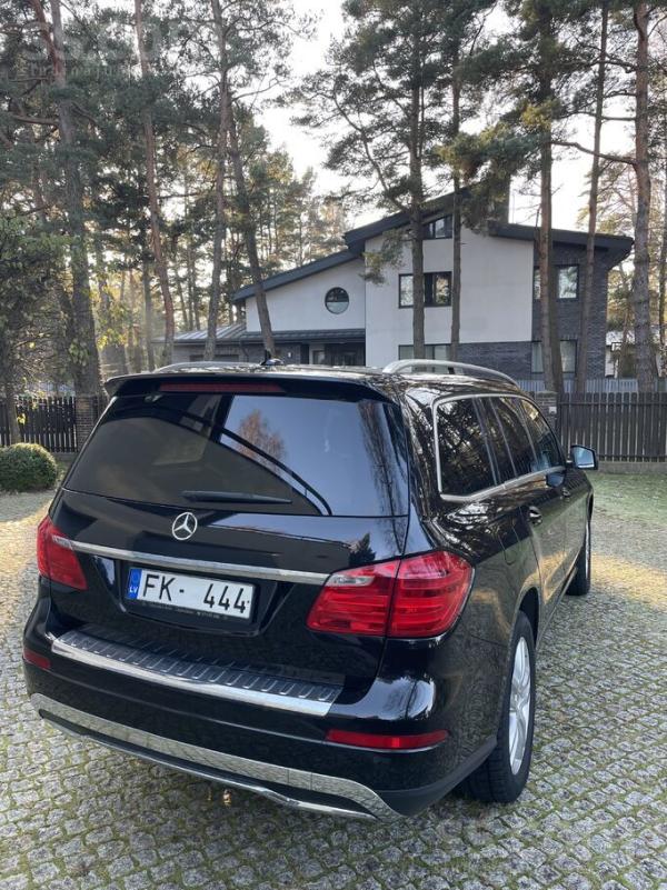 Black Mercedes-Benz GL 350 2013 in Riga, with an engine capacity of 3.00 L and mileage of 299 thousand km for 18250 €, photo 6 on AUTOMOTO.COM.LV