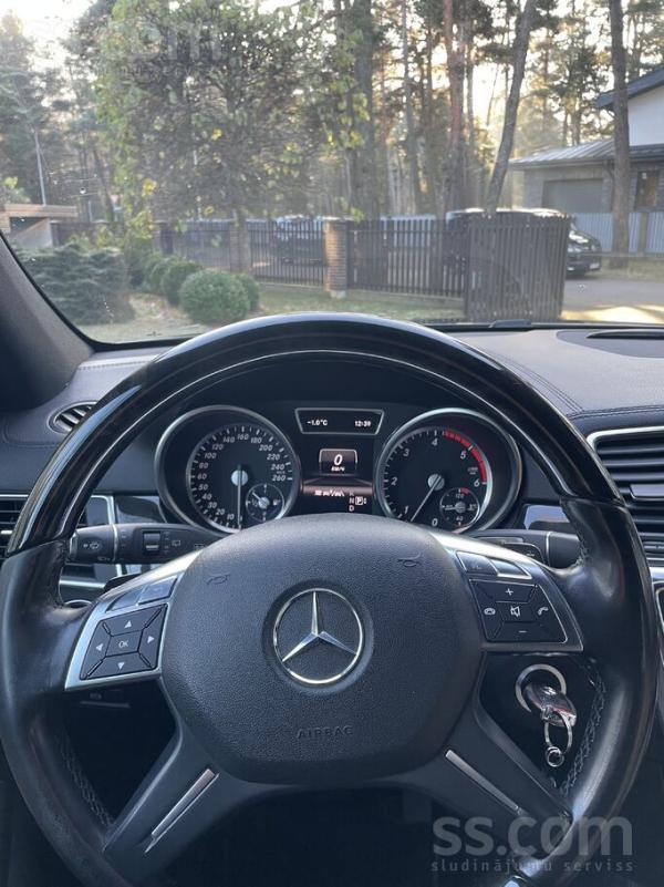 Black Mercedes-Benz GL 350 2013 in Riga, with an engine capacity of 3.00 L and mileage of 299 thousand km for 18250 €, photo 9 on AUTOMOTO.COM.LV