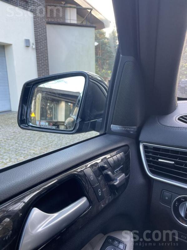 Black Mercedes-Benz GL 350 2013 in Riga, with an engine capacity of 3.00 L and mileage of 299 thousand km for 18250 €, photo 10 on AUTOMOTO.COM.LV