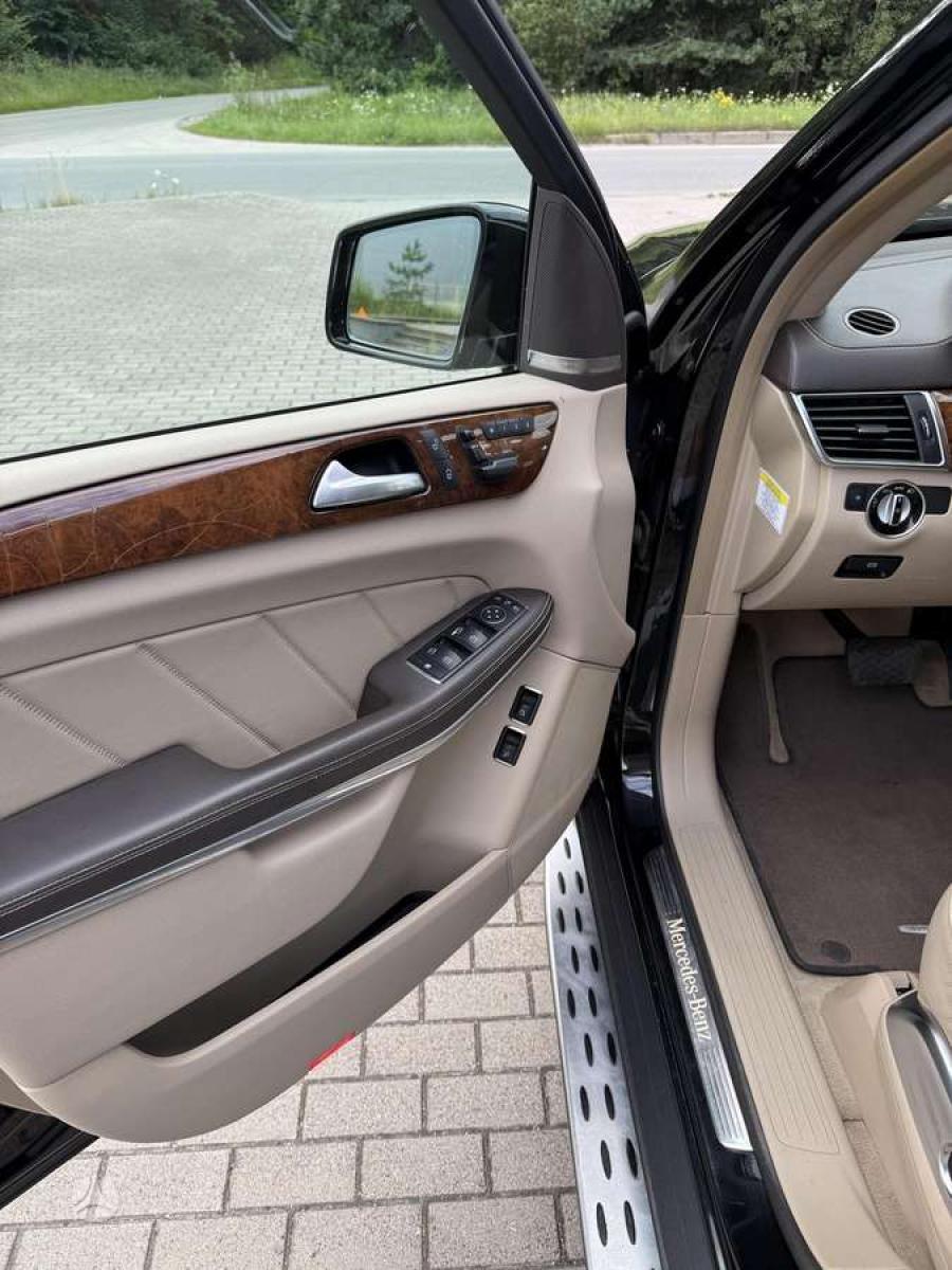 Melns Mercedes-Benz GL 350 2013 Kauņa, ar dzinēja tilpumu 3.00 L un nobraukumu 259 tūkst. km par 18500 €, foto 13 vietnē AUTOMOTO.COM.LV