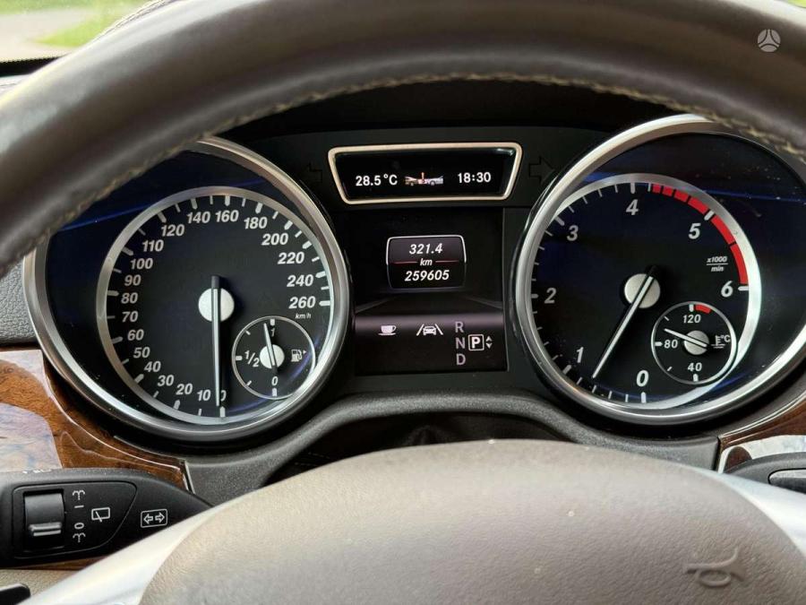 Melns Mercedes-Benz GL 350 2013 Kauņa, ar dzinēja tilpumu 3.00 L un nobraukumu 259 tūkst. km par 18500 €, foto 18 vietnē AUTOMOTO.COM.LV