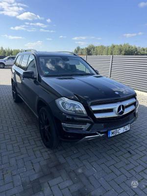 Melns Mercedes-Benz GL 350 2013 Viļņa, ar dzinēja tilpumu 3.00 L un nobraukumu 380 tūkst. km par 14500 €, foto  vietnē AUTOMOTO.COM.LV