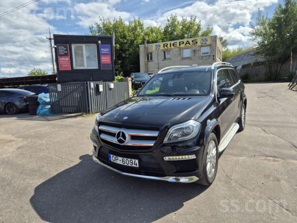Melns Mercedes-Benz GL 350 2013 Rīga, ar dzinēja tilpumu 3.00 L un nobraukumu 269 tūkst. km par 18990 €, foto 4 vietnē AUTOMOTO.COM.LV