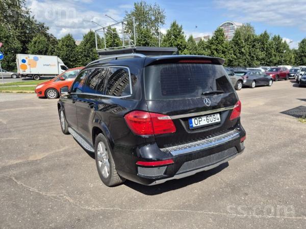 Melns Mercedes-Benz GL 350 2013 Rīga, ar dzinēja tilpumu 3.00 L un nobraukumu 269 tūkst. km par 18990 €, foto 8 vietnē AUTOMOTO.COM.LV