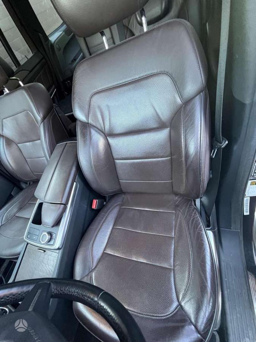 Melns Mercedes-Benz GL 350 2013 Kauņa, ar dzinēja tilpumu 3.00 L un nobraukumu 190 tūkst. km par 18800 €, foto 9 vietnē AUTOMOTO.COM.LV