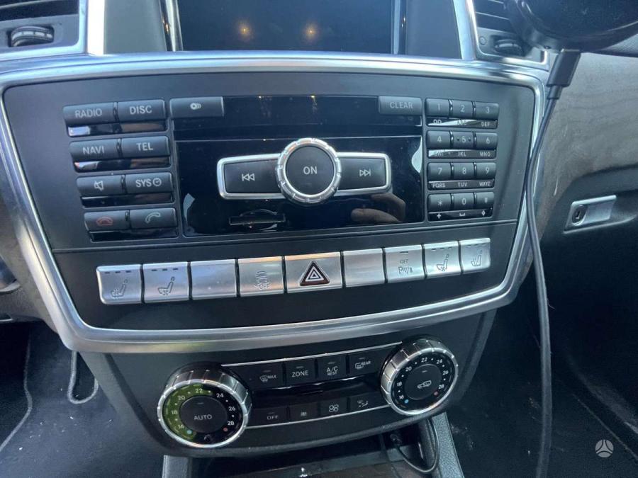 Melns Mercedes-Benz GL 350 2013 Kauņa, ar dzinēja tilpumu 3.00 L un nobraukumu 190 tūkst. km par 18800 €, foto 10 vietnē AUTOMOTO.COM.LV