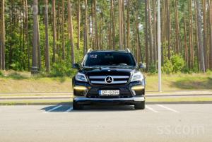Black Mercedes-Benz GL 350 2013 in Riga, with an engine capacity of 3.00 L and mileage of 269 thousand km for 18990 €, photo 4 on AUTOMOTO.COM.LV