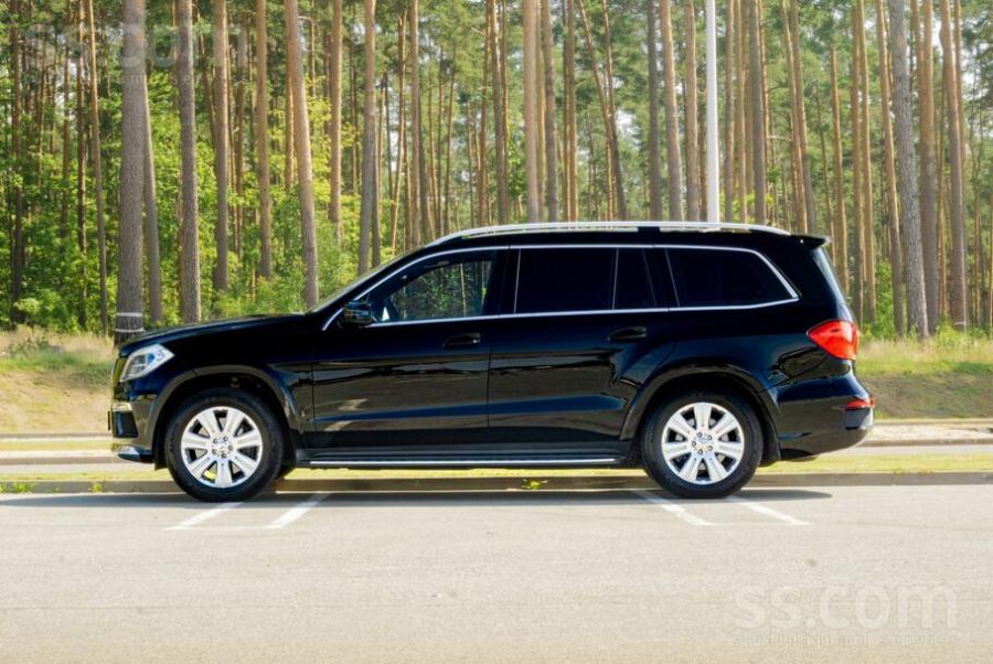 Black Mercedes-Benz GL 350 2013 in Riga, with an engine capacity of 3.00 L and mileage of 269 thousand km for 18990 €, photo 6 on AUTOMOTO.COM.LV