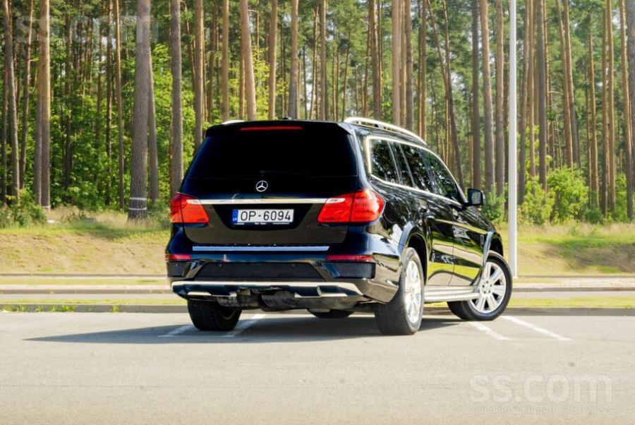 Black Mercedes-Benz GL 350 2013 in Riga, with an engine capacity of 3.00 L and mileage of 269 thousand km for 18990 €, photo 7 on AUTOMOTO.COM.LV