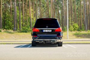 Black Mercedes-Benz GL 350 2013 in Riga, with an engine capacity of 3.00 L and mileage of 269 thousand km for 18990 €, photo 8 on AUTOMOTO.COM.LV