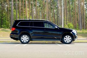 Black Mercedes-Benz GL 350 2013 in Riga, with an engine capacity of 3.00 L and mileage of 269 thousand km for 18990 €, photo 10 on AUTOMOTO.COM.LV