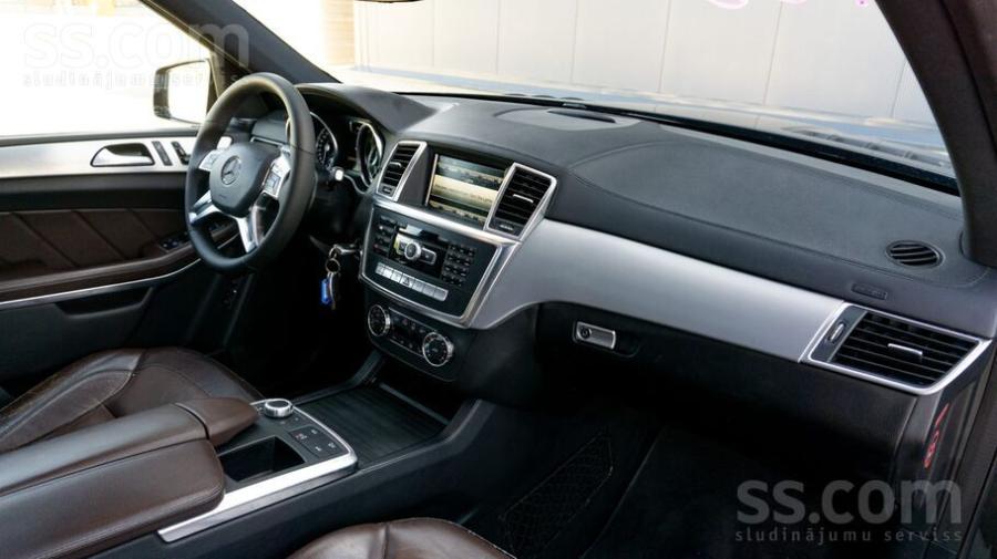 Black Mercedes-Benz GL 350 2013 in Riga, with an engine capacity of 3.00 L and mileage of 269 thousand km for 18990 €, photo 12 on AUTOMOTO.COM.LV