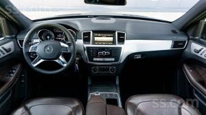 Black Mercedes-Benz GL 350 2013 in Riga, with an engine capacity of 3.00 L and mileage of 269 thousand km for 18990 €, photo 13 on AUTOMOTO.COM.LV