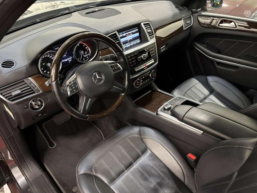 Melns Mercedes-Benz GL 350 2013 Viļņa, ar dzinēja tilpumu 2.99 L un nobraukumu 101 tūkst. km par 22500 €, foto 12 vietnē AUTOMOTO.COM.LV