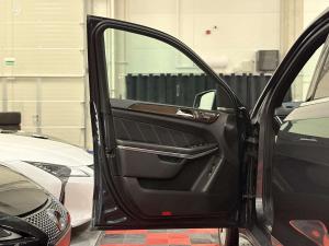 Melns Mercedes-Benz GL 350 2013 Viļņa, ar dzinēja tilpumu 2.99 L un nobraukumu 101 tūkst. km par 22500 €, foto 13 vietnē AUTOMOTO.COM.LV