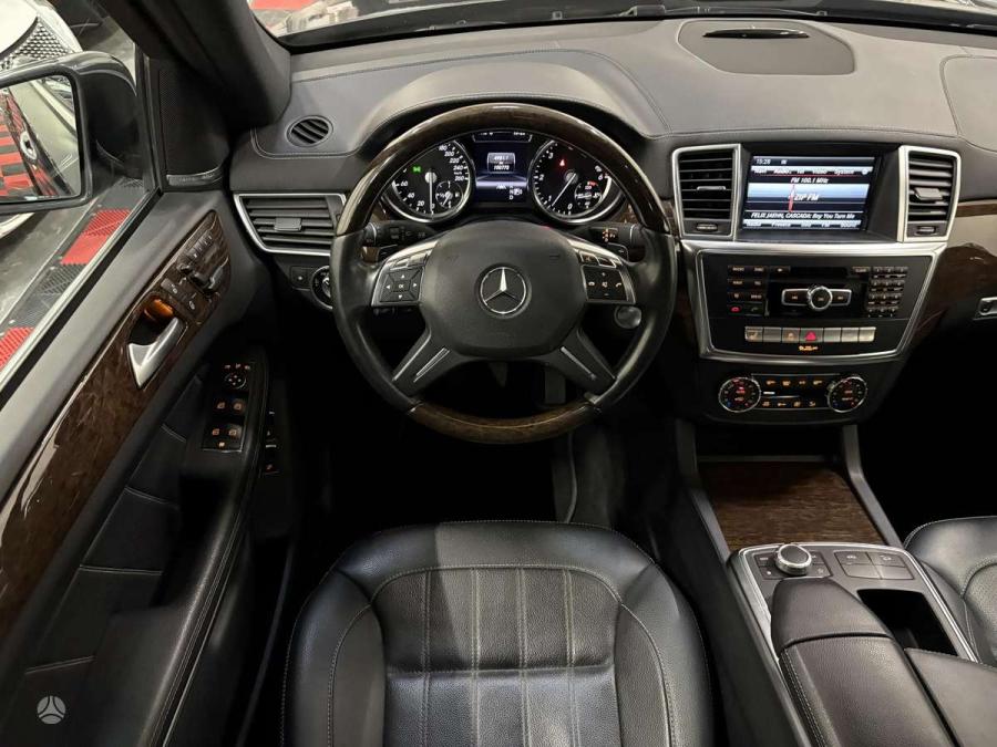 Melns Mercedes-Benz GL 350 2013 Viļņa, ar dzinēja tilpumu 2.99 L un nobraukumu 101 tūkst. km par 22500 €, foto 21 vietnē AUTOMOTO.COM.LV