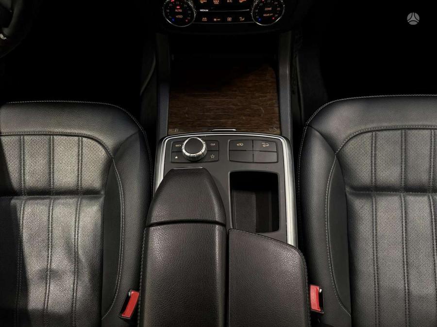 Melns Mercedes-Benz GL 350 2013 Viļņa, ar dzinēja tilpumu 2.99 L un nobraukumu 101 tūkst. km par 22500 €, foto 24 vietnē AUTOMOTO.COM.LV