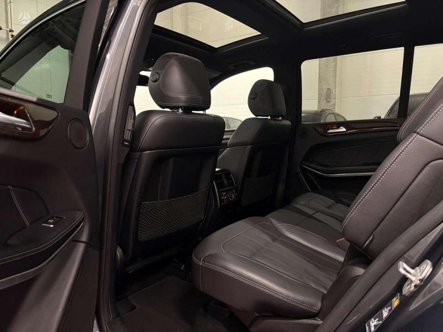 Melns Mercedes-Benz GL 350 2013 Viļņa, ar dzinēja tilpumu 2.99 L un nobraukumu 101 tūkst. km par 22500 €, foto 30 vietnē AUTOMOTO.COM.LV