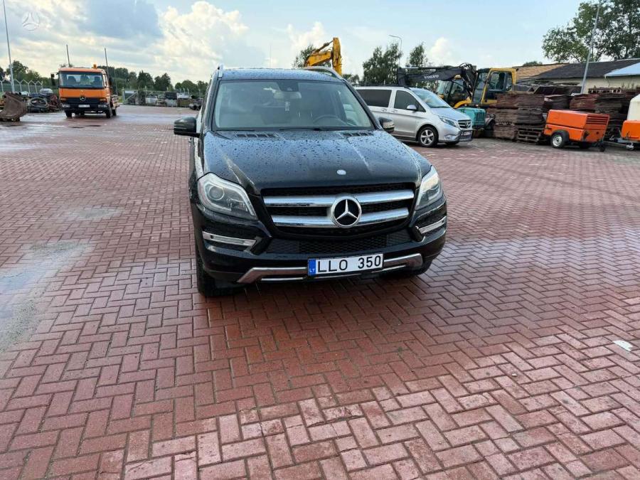Black Mercedes-Benz GL 350 2013 in Klaipeda, with an engine capacity of 3.00 L and mileage of 241 thousand km for 18500 €, photo 1 on AUTOMOTO.COM.LV