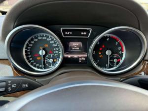 Black Mercedes-Benz GL 350 2013 in Klaipeda, with an engine capacity of 3.00 L and mileage of 241 thousand km for 18500 €, photo 4 on AUTOMOTO.COM.LV
