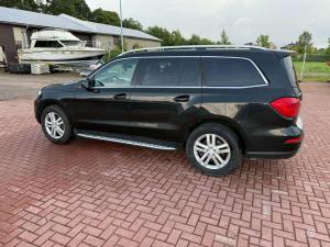 Black Mercedes-Benz GL 350 2013 in Klaipeda, with an engine capacity of 3.00 L and mileage of 241 thousand km for 18500 €, photo 5 on AUTOMOTO.COM.LV