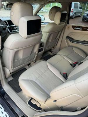 Black Mercedes-Benz GL 350 2013 in Klaipeda, with an engine capacity of 3.00 L and mileage of 241 thousand km for 18500 €, photo 6 on AUTOMOTO.COM.LV