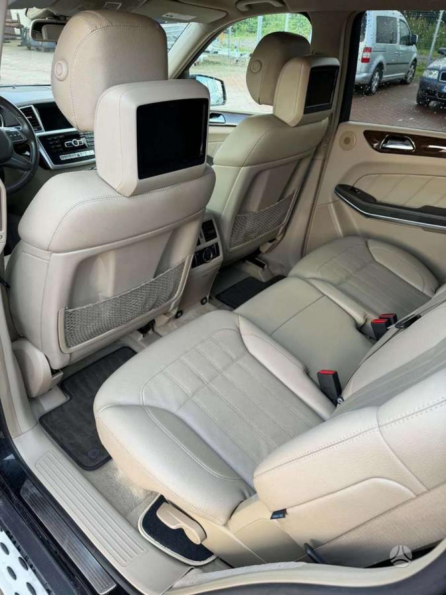 Black Mercedes-Benz GL 350 2013 in Klaipeda, with an engine capacity of 3.00 L and mileage of 241 thousand km for 18500 €, photo 6 on AUTOMOTO.COM.LV