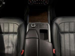 Melns Mercedes-Benz GL 350 2013 Viļņa, ar dzinēja tilpumu 2.99 L un nobraukumu 101 tūkst. km par 22290 €, foto 24 vietnē AUTOMOTO.COM.LV