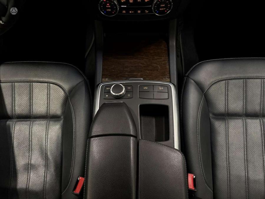 Melns Mercedes-Benz GL 350 2013 Viļņa, ar dzinēja tilpumu 2.99 L un nobraukumu 101 tūkst. km par 22290 €, foto 24 vietnē AUTOMOTO.COM.LV