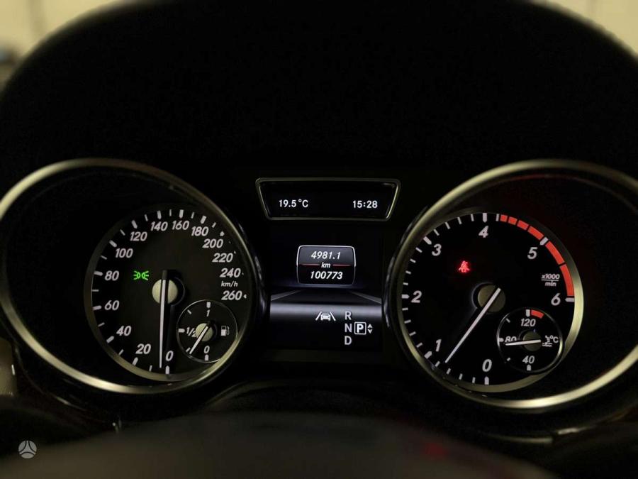 Black Mercedes-Benz GL 350 2013 in Vilnius, with an engine capacity of 2.99 L and mileage of 101 thousand km for 22290 €, photo 23 on AUTOMOTO.COM.LV