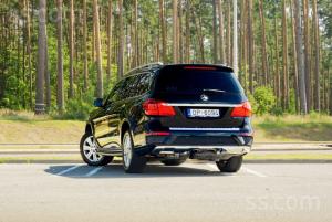 Melns Mercedes-Benz GL 350 2013 Rīga, ar dzinēja tilpumu 3.00 L un nobraukumu 269 tūkst. km par 17590 €, foto 8 vietnē AUTOMOTO.COM.LV