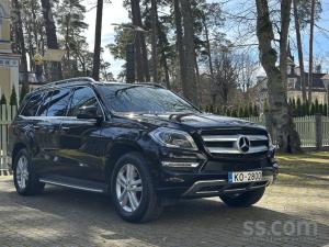 Black Mercedes-Benz GL 350 2014 in Jurmala, with an engine capacity of 3.00 L and mileage of 0 thousand km for 18400 €, photo 3 on AUTOMOTO.COM.LV