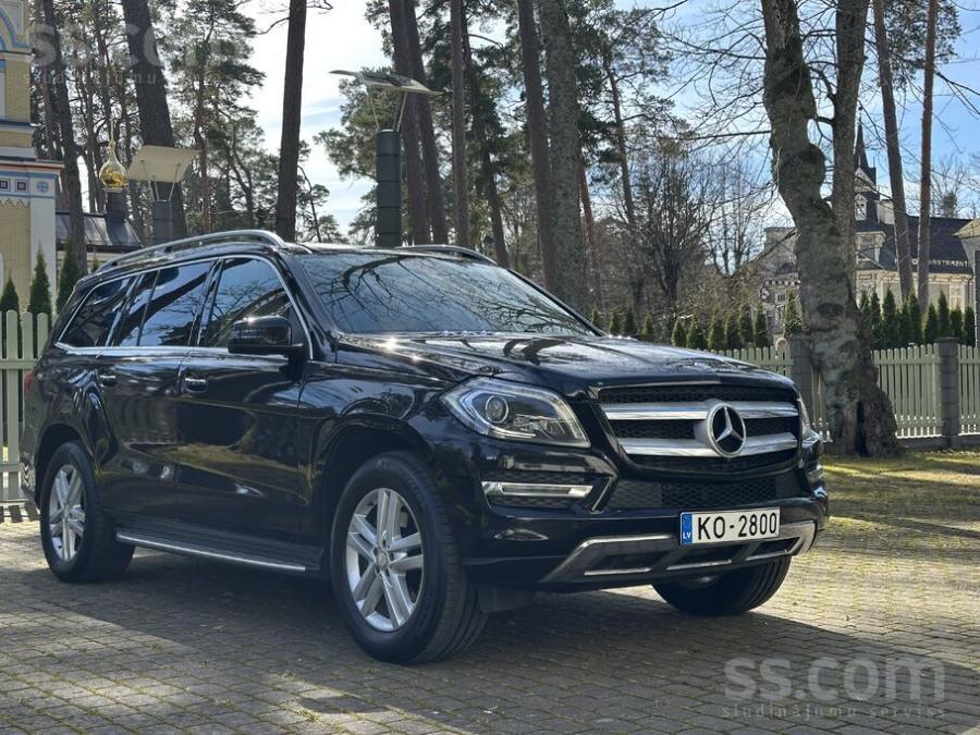 Black Mercedes-Benz GL 350 2014 in Jurmala, with an engine capacity of 3.00 L and mileage of 0 thousand km for 18400 €, photo 3 on AUTOMOTO.COM.LV