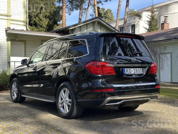 Black Mercedes-Benz GL 350 2014 in Jurmala, with an engine capacity of 3.00 L and mileage of 0 thousand km for 18400 €, photo 3 on AUTOMOTO.COM.LV