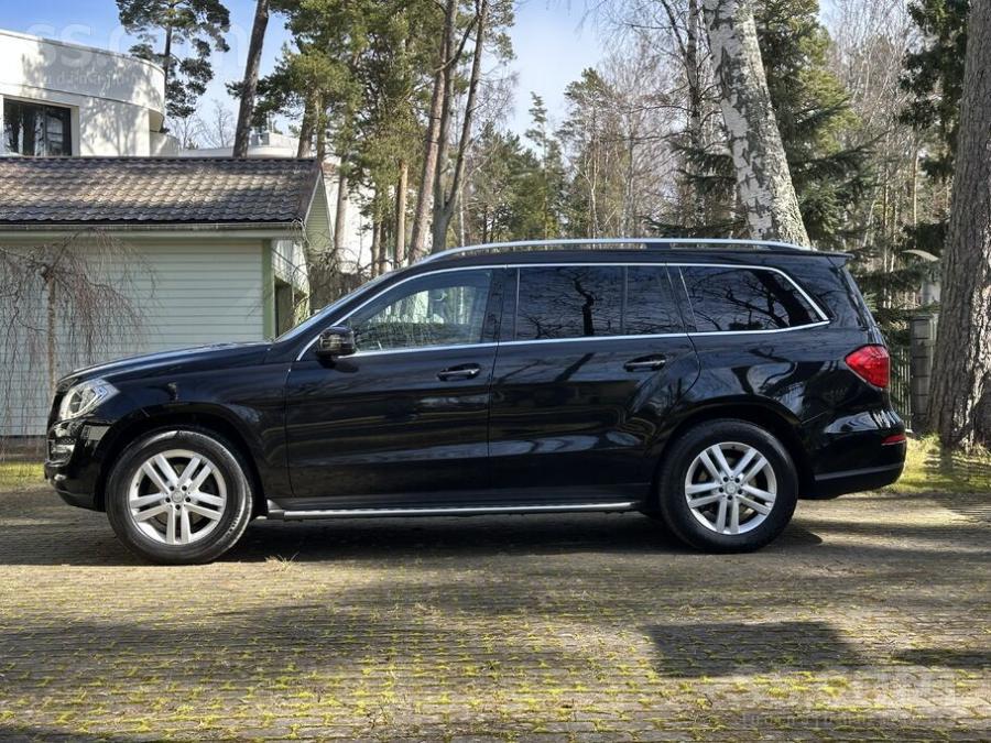 Black Mercedes-Benz GL 350 2014 in Jurmala, with an engine capacity of 3.00 L and mileage of 0 thousand km for 18400 €, photo 6 on AUTOMOTO.COM.LV