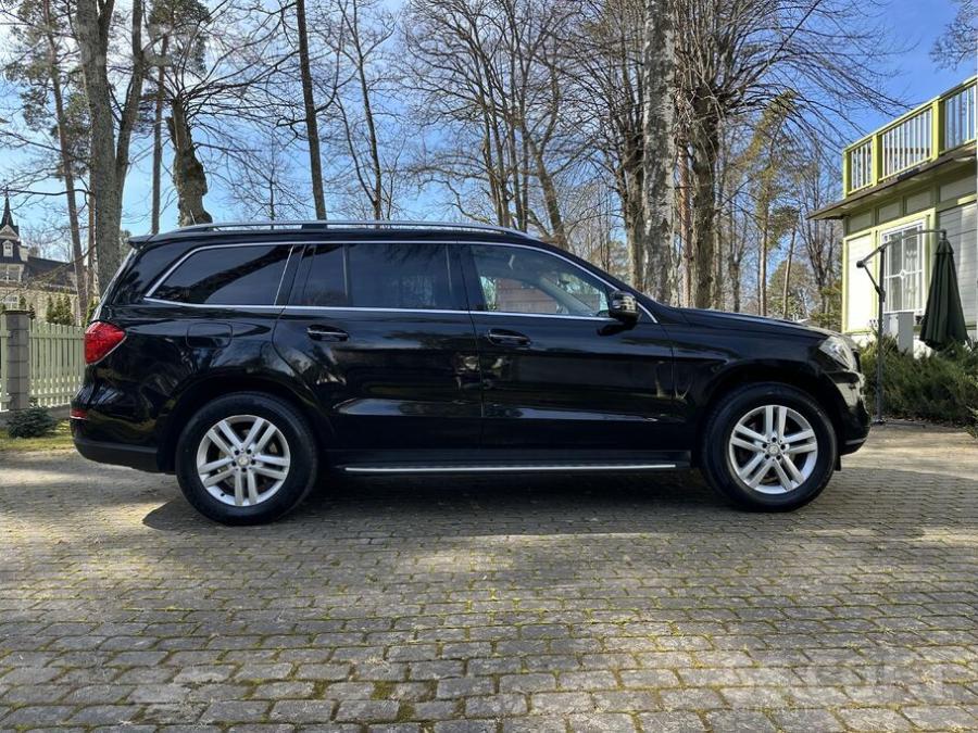 Black Mercedes-Benz GL 350 2014 in Jurmala, with an engine capacity of 3.00 L and mileage of 0 thousand km for 18400 €, photo 7 on AUTOMOTO.COM.LV