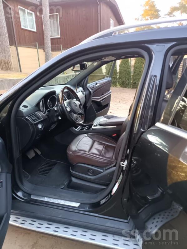Melns Mercedes-Benz GL 350 2014 Rīga, ar dzinēja tilpumu 3.00 L un nobraukumu 258 tūkst. km par 21000 €, foto 4 vietnē AUTOMOTO.COM.LV