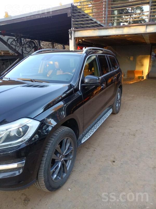 Melns Mercedes-Benz GL 350 2014 Rīga, ar dzinēja tilpumu 3.00 L un nobraukumu 258 tūkst. km par 21000 €, foto 9 vietnē AUTOMOTO.COM.LV