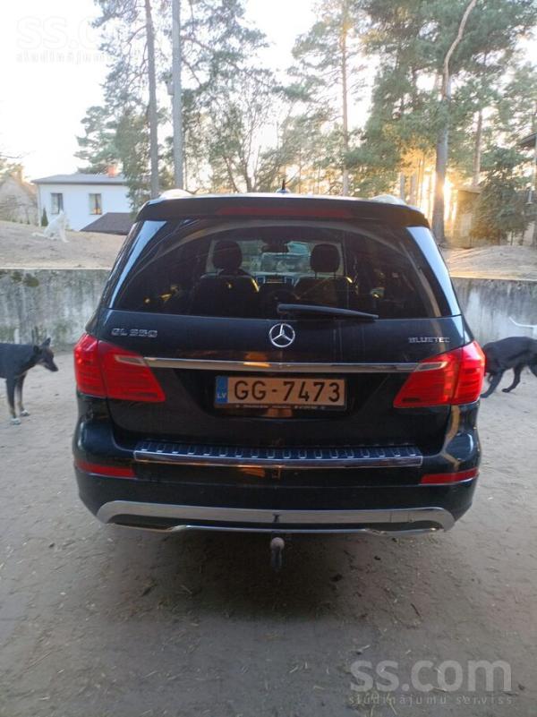 Melns Mercedes-Benz GL 350 2014 Rīga, ar dzinēja tilpumu 3.00 L un nobraukumu 258 tūkst. km par 21000 €, foto 10 vietnē AUTOMOTO.COM.LV
