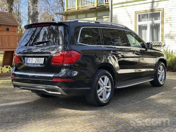 Black Mercedes-Benz GL 350 2014 in Jurmala, with an engine capacity of 3.00 L and mileage of 0 thousand km for 17400 €, photo 4 on AUTOMOTO.COM.LV